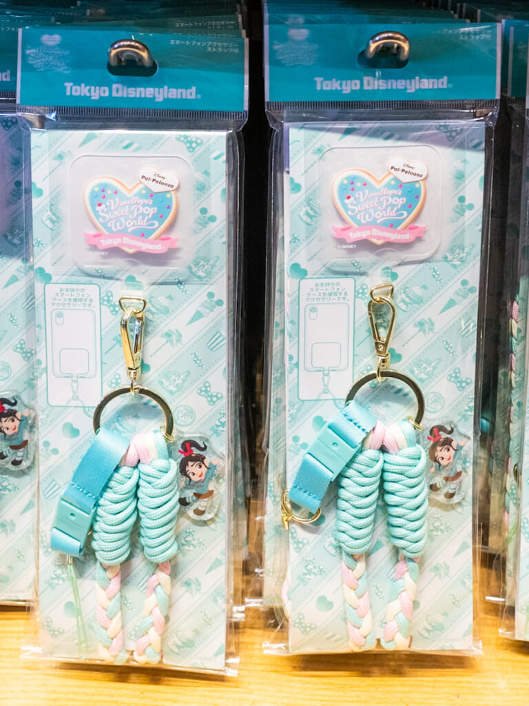 カスタマイズできるスウィートポッピン・スティックも！東京ディズニーランド“ディズニー・パルパルーザ”第3弾「ヴァネロペのスウィーツ・ポップ ...